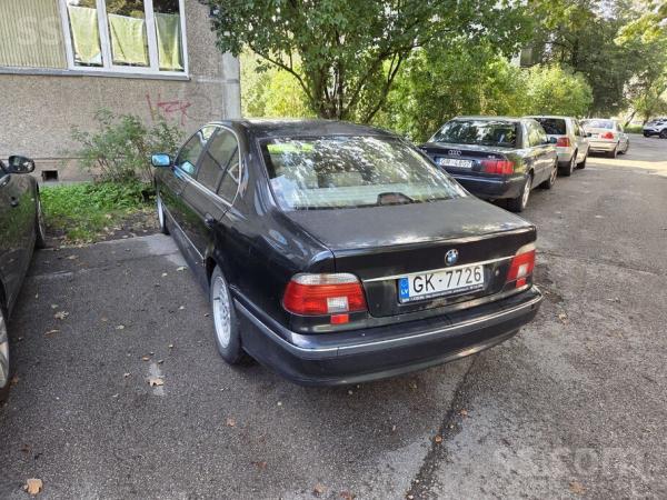 Black BMW 520 1996 in Riga, with an engine capacity of 2.80 L and mileage of 328 thousand km for 2400 €, photo 4 on AUTOMOTO.COM.LV