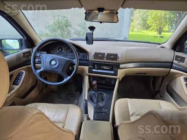 Black BMW 520 1996 in Riga, with an engine capacity of 2.80 L and mileage of 328 thousand km for 2400 €, photo 8 on AUTOMOTO.COM.LV