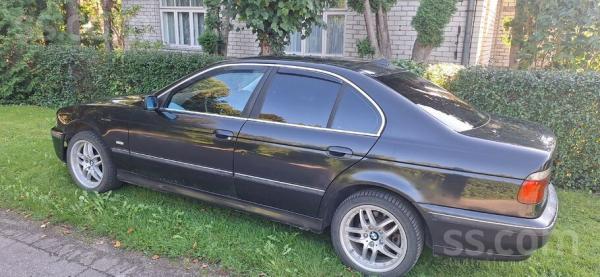 Black BMW 520 1998 in Ventspils, with an engine capacity of 2.00 L and mileage of 327 thousand km for 1200 €, photo 6 on AUTOMOTO.COM.LV