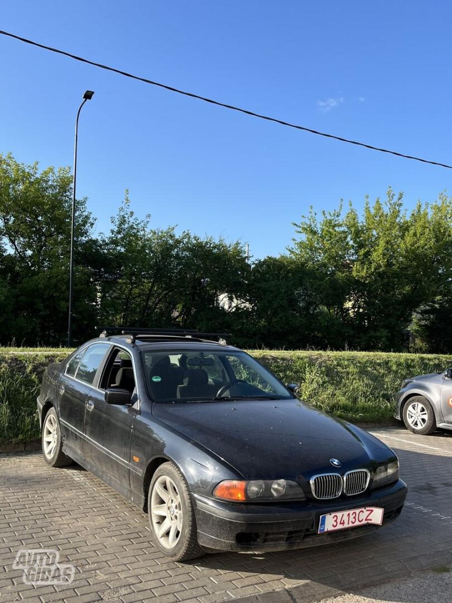 Black BMW 520 1998 in Vilnius, with an engine capacity of 2.00 L and mileage of 267 thousand km for 1600 €, photo 1 on AUTOMOTO.COM.LV