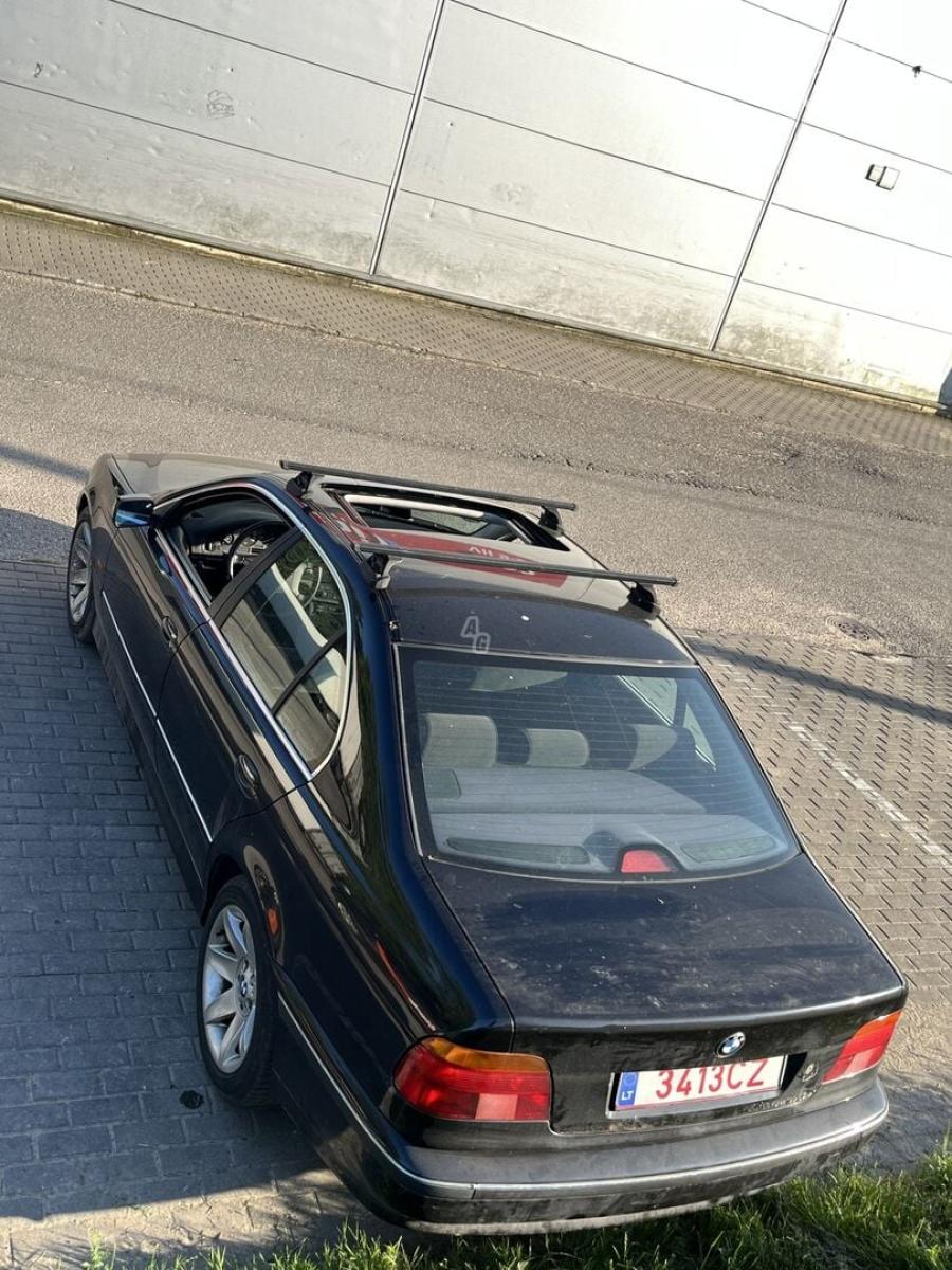 Black BMW 520 1998 in Vilnius, with an engine capacity of 2.00 L and mileage of 267 thousand km for 1600 €, photo 5 on AUTOMOTO.COM.LV