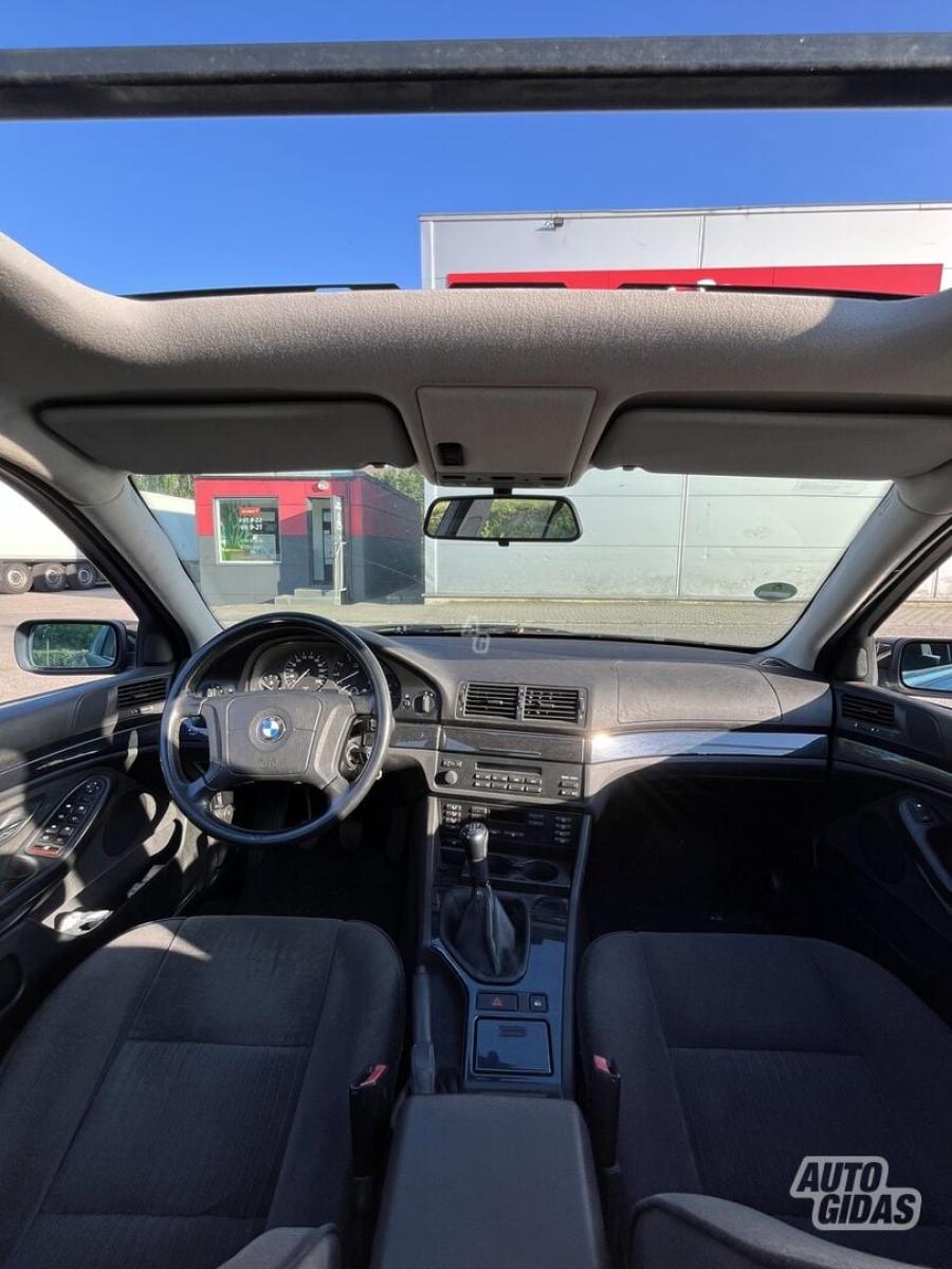 Black BMW 520 1998 in Vilnius, with an engine capacity of 2.00 L and mileage of 267 thousand km for 1600 €, photo 9 on AUTOMOTO.COM.LV