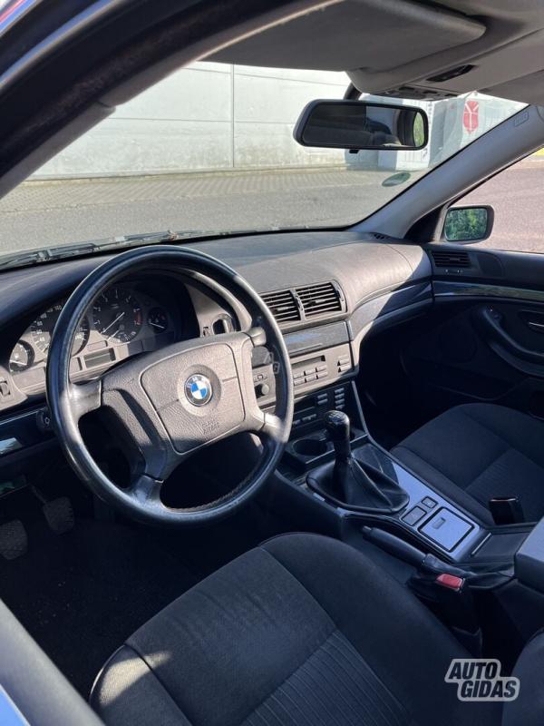 Black BMW 520 1998 in Vilnius, with an engine capacity of 2.00 L and mileage of 267 thousand km for 1600 €, photo 9 on AUTOMOTO.COM.LV