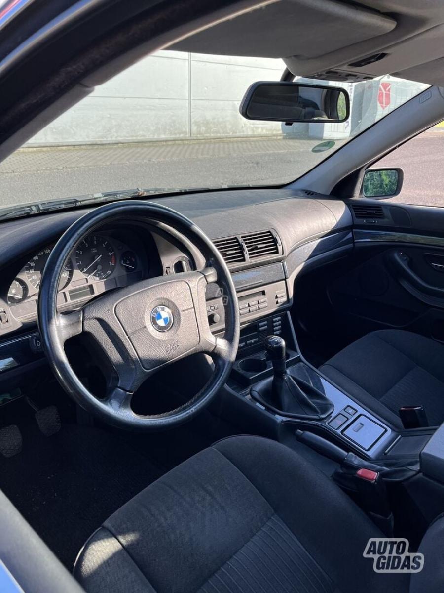 Black BMW 520 1998 in Vilnius, with an engine capacity of 2.00 L and mileage of 267 thousand km for 1600 €, photo 10 on AUTOMOTO.COM.LV