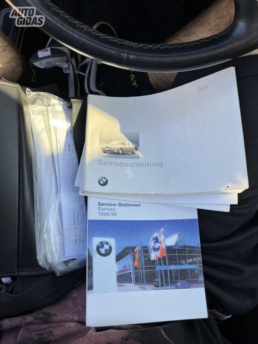 Black BMW 520 1998 in Vilnius, with an engine capacity of 2.00 L and mileage of 267 thousand km for 1600 €, photo 13 on AUTOMOTO.COM.LV