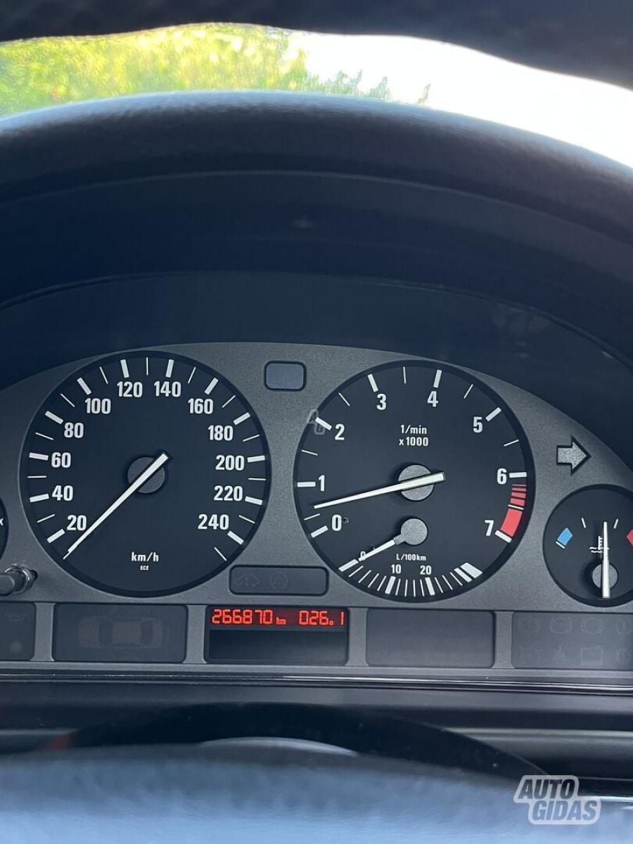 Black BMW 520 1998 in Vilnius, with an engine capacity of 2.00 L and mileage of 267 thousand km for 1600 €, photo 14 on AUTOMOTO.COM.LV
