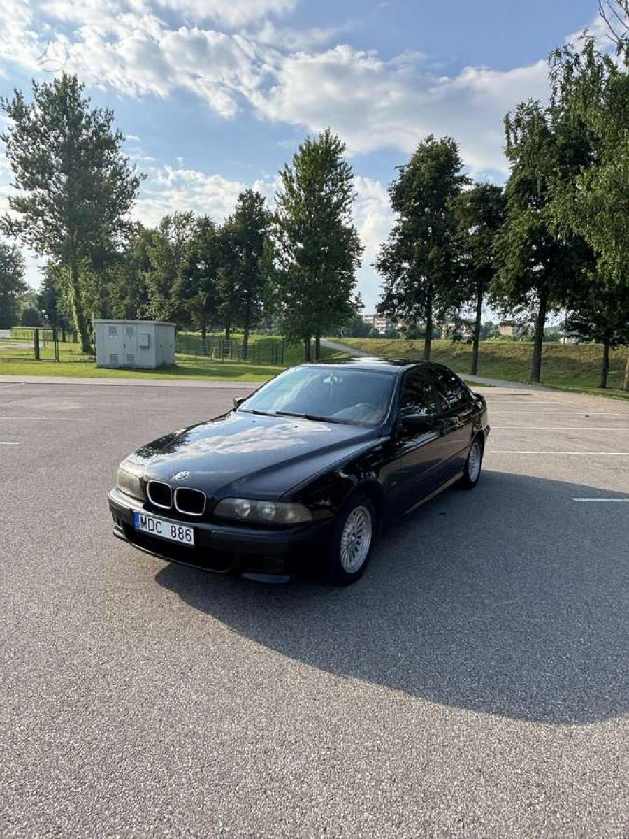 Black BMW 520 1998 in Kedainiai, with an engine capacity of 1.99 L and mileage of 336 thousand km for 2200 €, photo 1 on AUTOMOTO.COM.LV