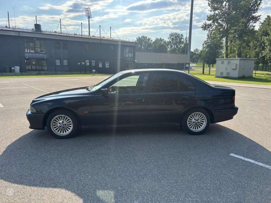 Black BMW 520 1998 in Kedainiai, with an engine capacity of 1.99 L and mileage of 336 thousand km for 2200 €, photo 4 on AUTOMOTO.COM.LV
