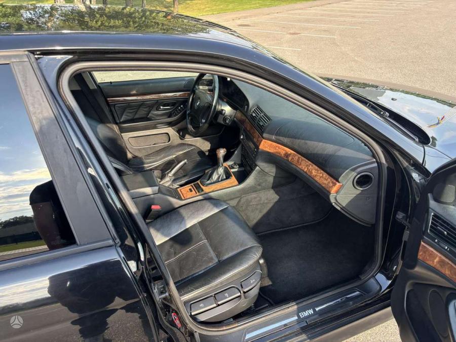 Black BMW 520 1998 in Kedainiai, with an engine capacity of 1.99 L and mileage of 336 thousand km for 2200 €, photo 9 on AUTOMOTO.COM.LV