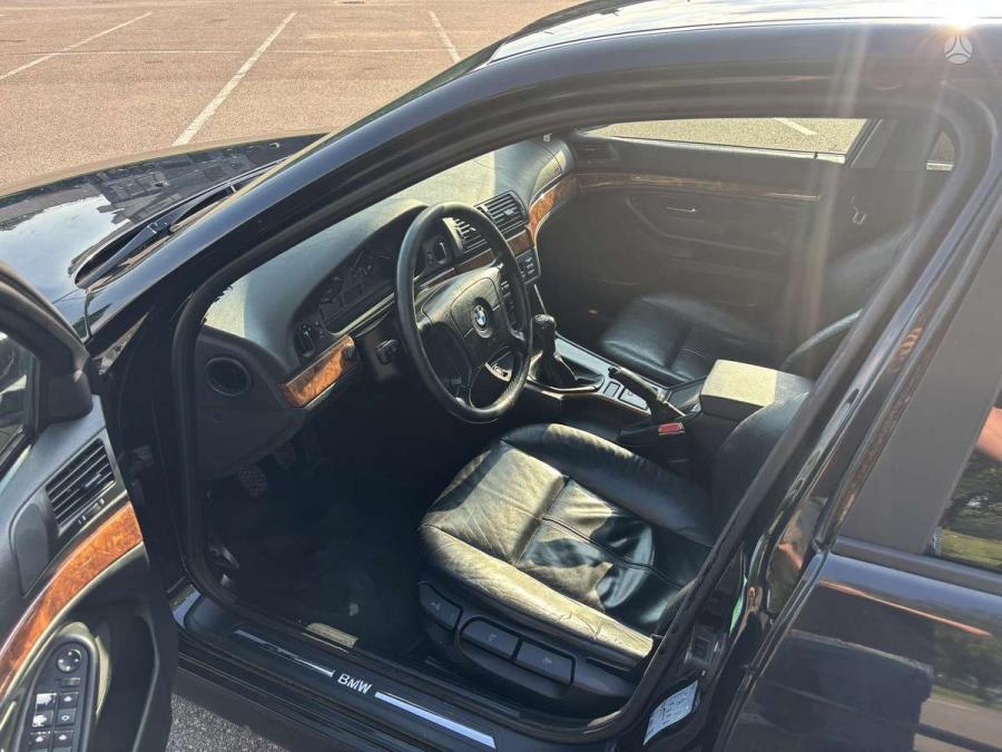 Black BMW 520 1998 in Kedainiai, with an engine capacity of 1.99 L and mileage of 336 thousand km for 2200 €, photo 10 on AUTOMOTO.COM.LV