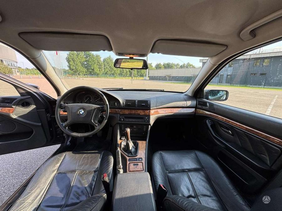 Black BMW 520 1998 in Kedainiai, with an engine capacity of 1.99 L and mileage of 336 thousand km for 2200 €, photo 13 on AUTOMOTO.COM.LV