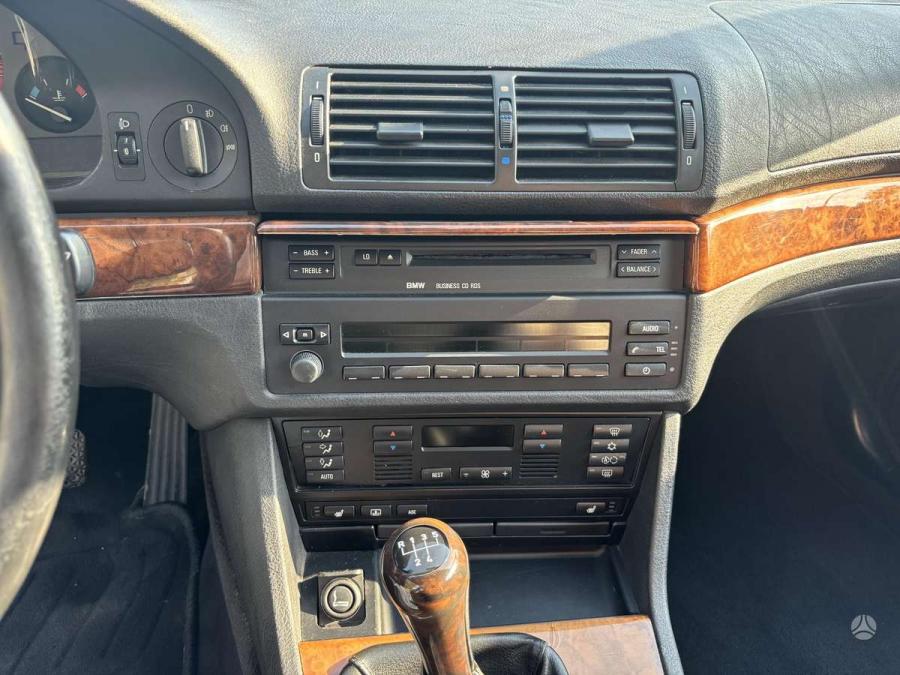 Black BMW 520 1998 in Kedainiai, with an engine capacity of 1.99 L and mileage of 336 thousand km for 2200 €, photo 14 on AUTOMOTO.COM.LV