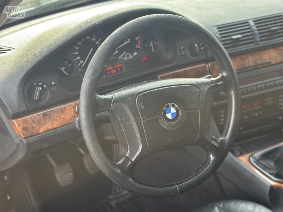 Melns BMW 520 1998 Kauņa, ar dzinēja tilpumu 2.00 L un nobraukumu 340 tūkst. km par 2690 €, foto 10 vietnē AUTOMOTO.COM.LV