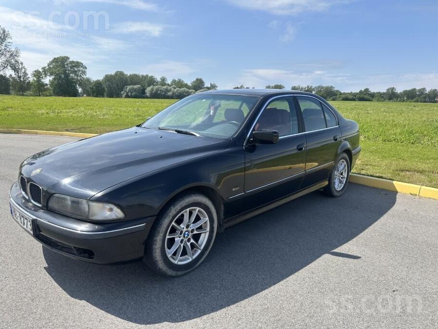 Black BMW 520 1999 in Liepaja, with an engine capacity of 2.00 L and mileage of 326 thousand km for 1350 €, photo 1 on AUTOMOTO.COM.LV