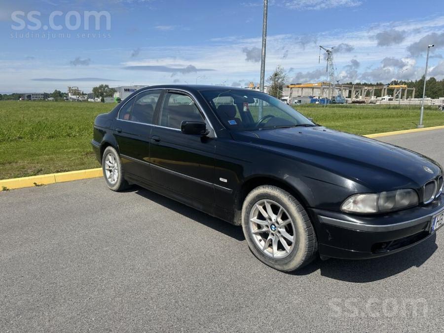 Black BMW 520 1999 in Liepaja, with an engine capacity of 2.00 L and mileage of 326 thousand km for 1350 €, photo 2 on AUTOMOTO.COM.LV