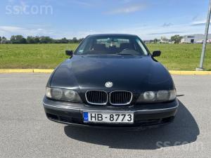 Black BMW 520 1999 in Liepaja, with an engine capacity of 2.00 L and mileage of 326 thousand km for 1350 €, photo 3 on AUTOMOTO.COM.LV