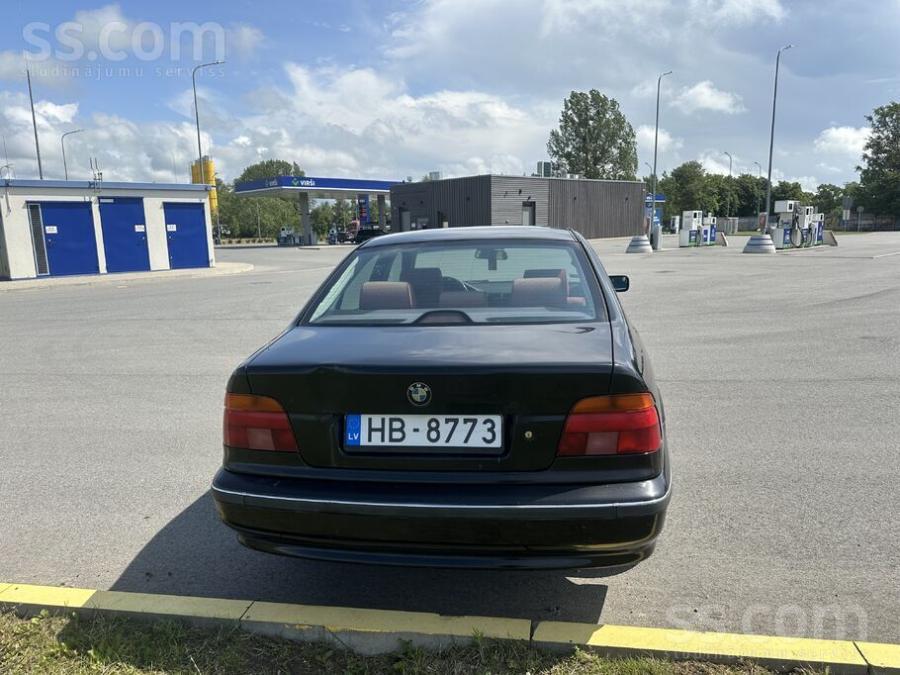 Black BMW 520 1999 in Liepaja, with an engine capacity of 2.00 L and mileage of 326 thousand km for 1350 €, photo 5 on AUTOMOTO.COM.LV