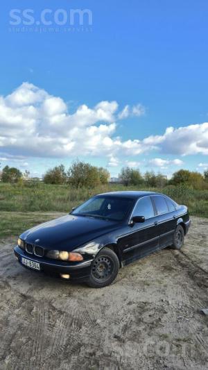 Black BMW 520 2000 in Riga, with an engine capacity of 2.00 L and mileage of 370 thousand km for 1450 €, photo  on AUTOMOTO.COM.LV