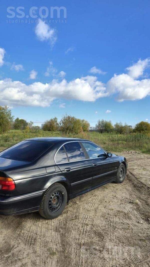 Black BMW 520 2000 in Riga, with an engine capacity of 2.00 L and mileage of 370 thousand km for 1450 €, photo 3 on AUTOMOTO.COM.LV