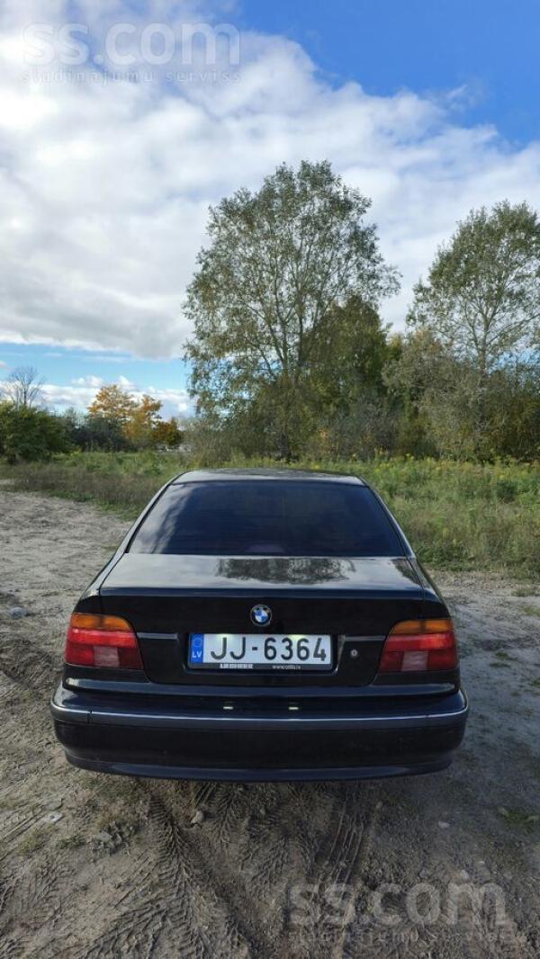 Black BMW 520 2000 in Riga, with an engine capacity of 2.00 L and mileage of 370 thousand km for 1450 €, photo 4 on AUTOMOTO.COM.LV