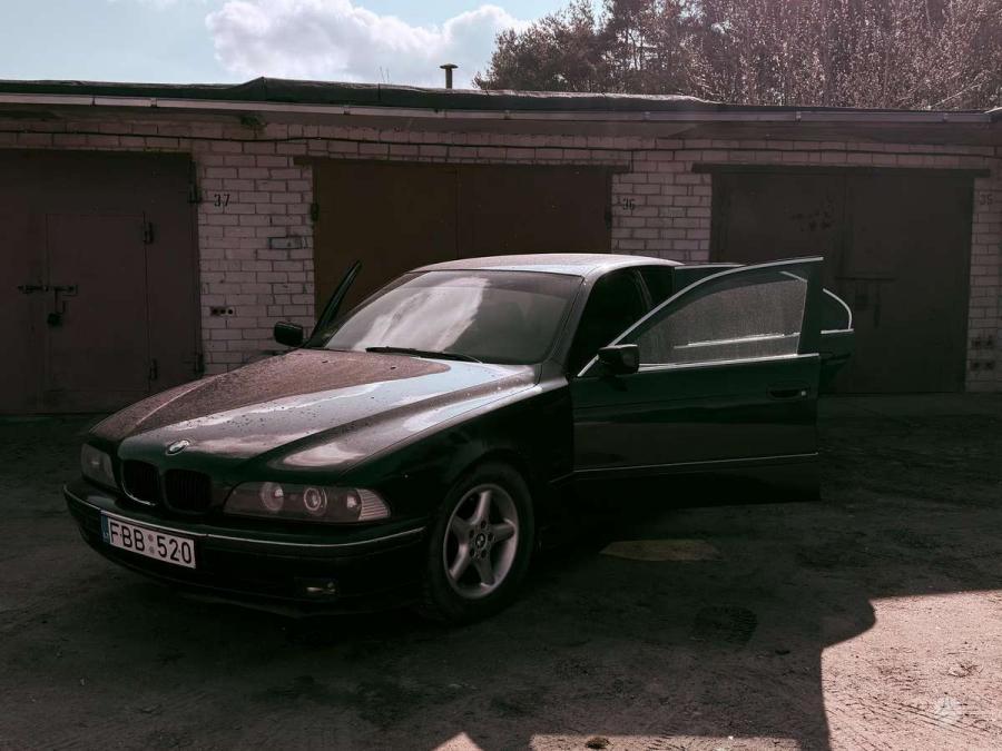 Black BMW 520 2000 in Vilnius, with an engine capacity of 1.95 L and mileage of 282 thousand km for 1300 €, photo 3 on AUTOMOTO.COM.LV