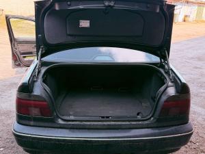 Black BMW 520 2000 in Vilnius, with an engine capacity of 1.95 L and mileage of 282 thousand km for 1300 €, photo 8 on AUTOMOTO.COM.LV