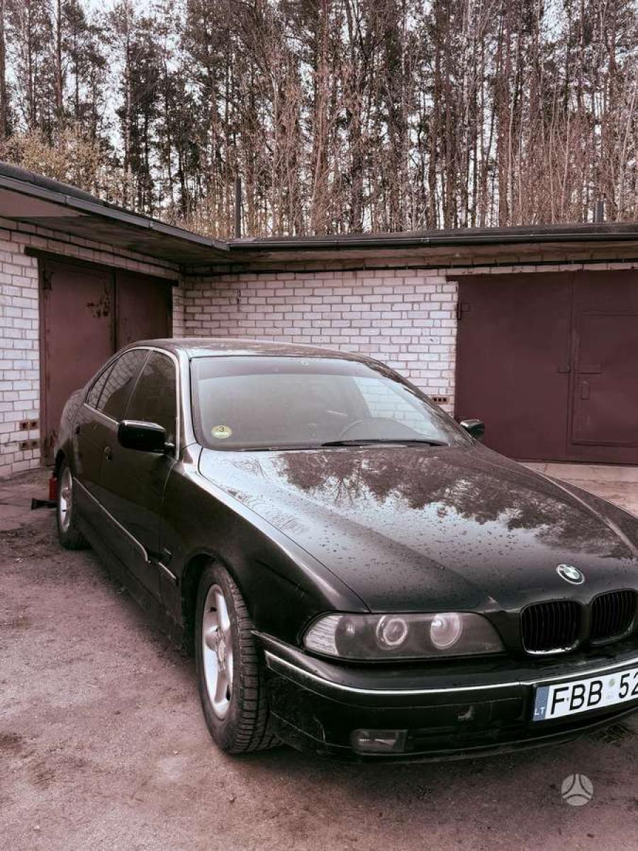 Black BMW 520 2000 in Vilnius, with an engine capacity of 1.95 L and mileage of 282 thousand km for 1300 €, photo 11 on AUTOMOTO.COM.LV