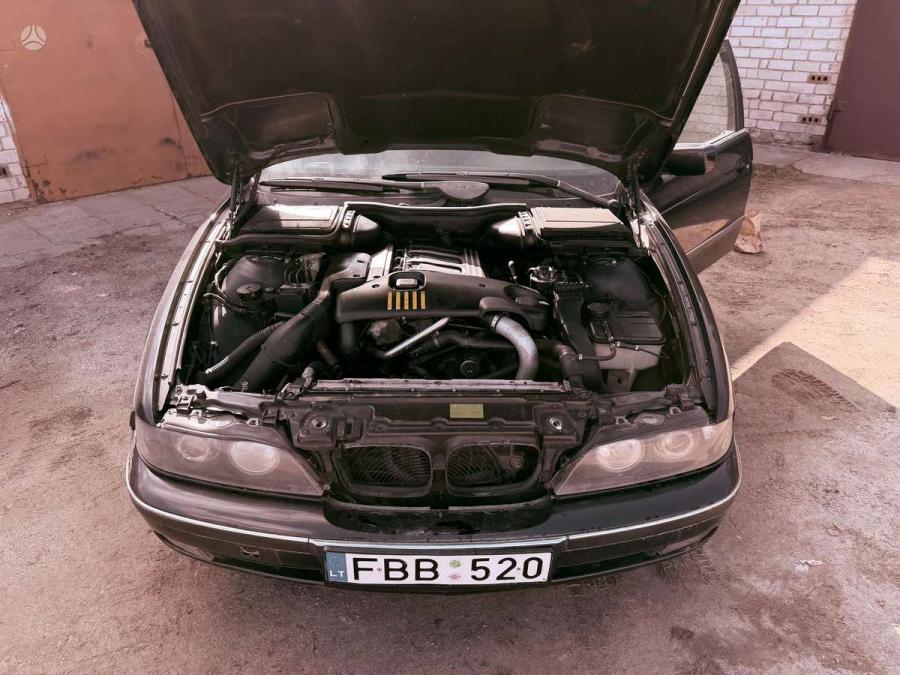 Black BMW 520 2000 in Vilnius, with an engine capacity of 1.95 L and mileage of 282 thousand km for 1300 €, photo 14 on AUTOMOTO.COM.LV