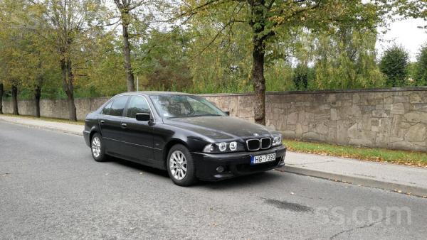 Black BMW 520 2003 in Riga, with an engine capacity of 2.20 L and mileage of 118 thousand km for 2800 €, photo 2 on AUTOMOTO.COM.LV
