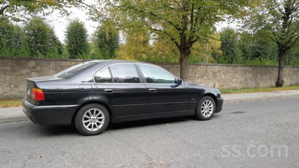 Black BMW 520 2003 in Riga, with an engine capacity of 2.20 L and mileage of 118 thousand km for 2800 €, photo 3 on AUTOMOTO.COM.LV