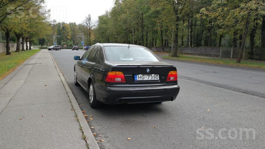 Black BMW 520 2003 in Riga, with an engine capacity of 2.20 L and mileage of 118 thousand km for 2800 €, photo 4 on AUTOMOTO.COM.LV