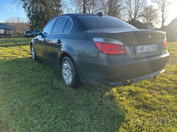 Black BMW 520 2003 in Riga, with an engine capacity of 2.50 L and mileage of 306 thousand km for 3200 €, photo 5 on AUTOMOTO.COM.LV