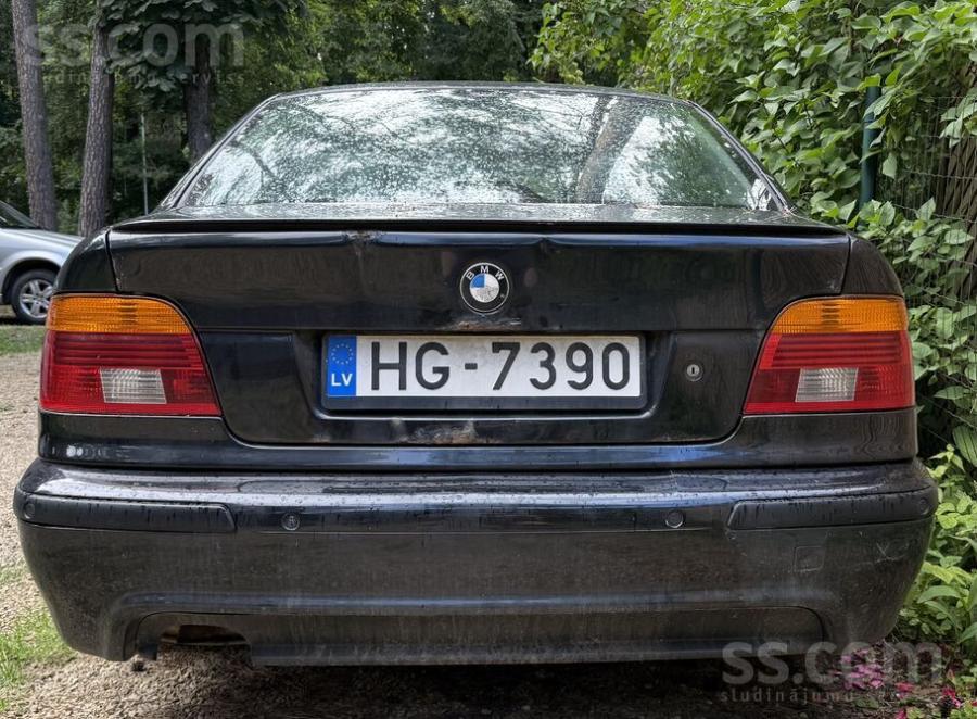Black BMW 520 2003 in Riga, with an engine capacity of 2.20 L and mileage of 117 thousand km for 1800 €, photo 3 on AUTOMOTO.COM.LV