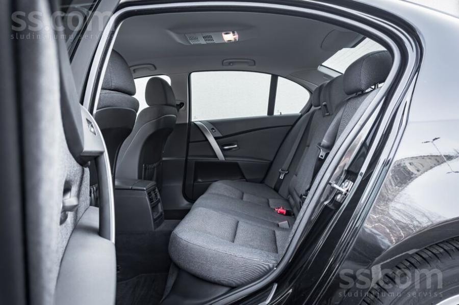 Black BMW 520 2003 in Riga, with an engine capacity of 2.20 L and mileage of 127 thousand km for 6500 €, photo 10 on AUTOMOTO.COM.LV