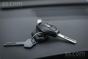 Black BMW 520 2003 in Riga, with an engine capacity of 2.20 L and mileage of 127 thousand km for 6500 €, photo 26 on AUTOMOTO.COM.LV