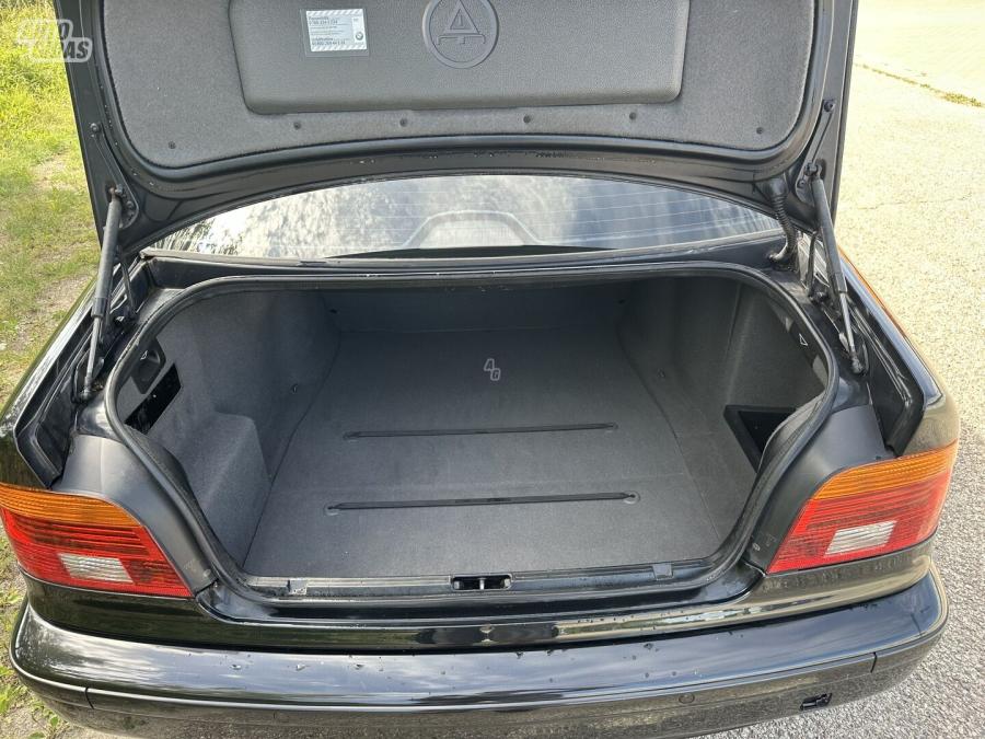 Black BMW 520 2003 in Marijampole, with an engine capacity of 2.20 L and mileage of 264 thousand km for 3250 €, photo 18 on AUTOMOTO.COM.LV