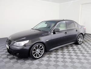 Black BMW 520 2003 in Tallinn, with an engine capacity of 2.20 L and mileage of 379 thousand km for 2799 €, photo 3 on AUTOMOTO.COM.LV
