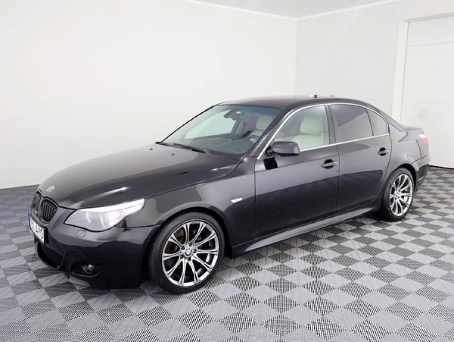 Black BMW 520 2003 in Tallinn, with an engine capacity of 2.20 L and mileage of 379 thousand km for 2799 €, photo 3 on AUTOMOTO.COM.LV