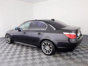 Black BMW 520 2003 in Tallinn, with an engine capacity of 2.20 L and mileage of 379 thousand km for 2799 €, photo 5 on AUTOMOTO.COM.LV
