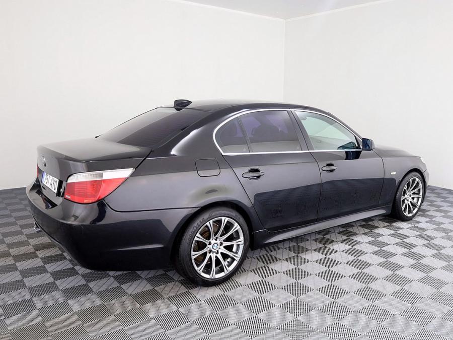 Black BMW 520 2003 in Tallinn, with an engine capacity of 2.20 L and mileage of 379 thousand km for 2799 €, photo 13 on AUTOMOTO.COM.LV
