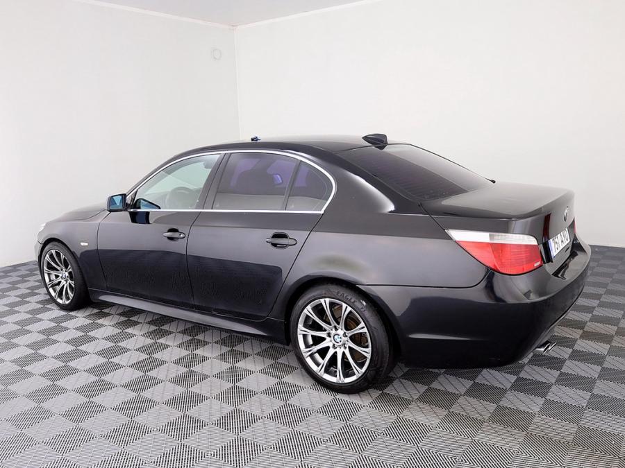 Black BMW 520 2003 in Tallinn, with an engine capacity of 2.20 L and mileage of 379 thousand km for 2799 €, photo 14 on AUTOMOTO.COM.LV