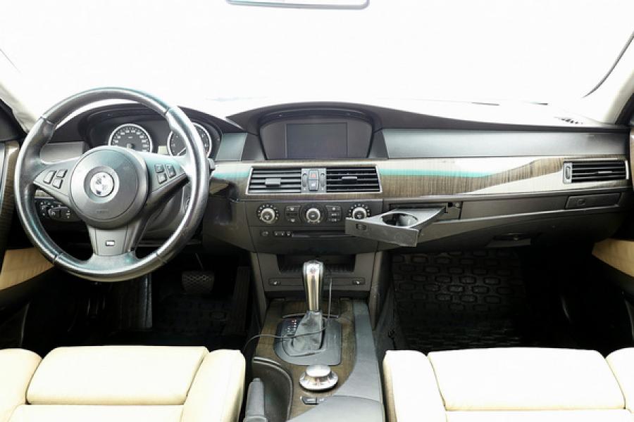 Melns BMW 520 2003 Tallina, ar dzinēja tilpumu 2.20 L un nobraukumu 379 tūkst. km par 2799 €, foto 6 vietnē AUTOMOTO.COM.LV