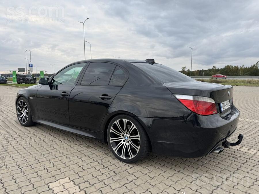 Melns BMW 520 2003 Rīga, ar dzinēja tilpumu 2.20 L un nobraukumu 435 tūkst. km par 3500 €, foto 3 vietnē AUTOMOTO.COM.LV