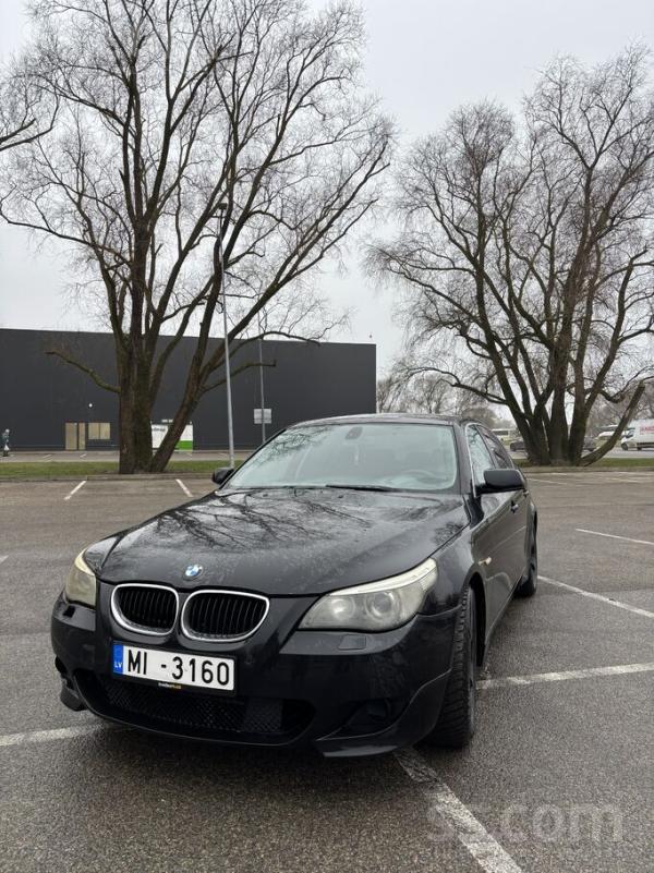 Black BMW 520 2004 in Riga, with an engine capacity of 2.20 L and mileage of 439 thousand km for 2700 €, photo 1 on AUTOMOTO.COM.LV