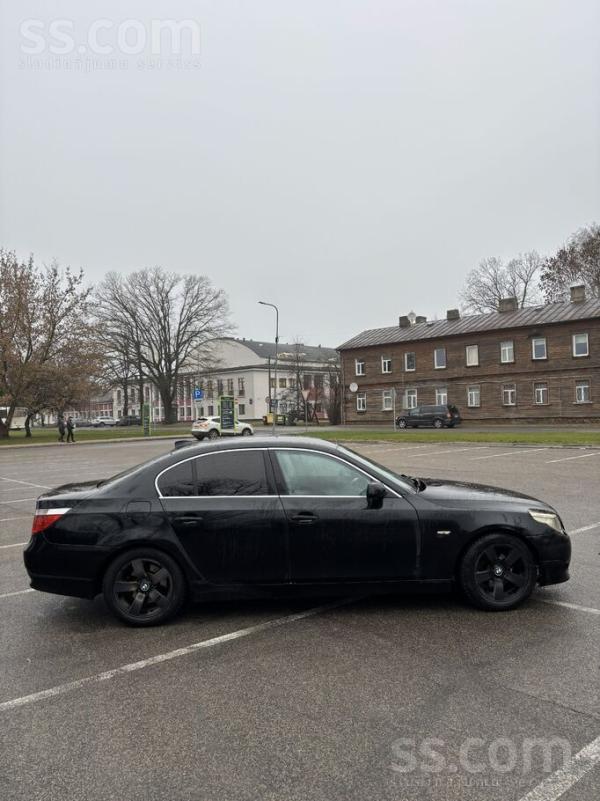 Melns BMW 520 2004 Rīga, ar dzinēja tilpumu 2.20 L un nobraukumu 439 tūkst. km par 2700 €, foto 3 vietnē AUTOMOTO.COM.LV
