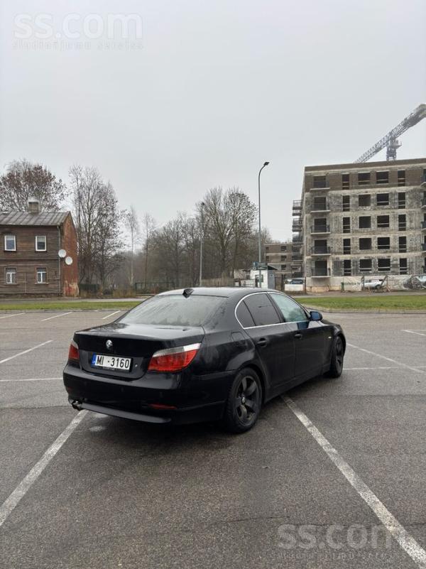 Melns BMW 520 2004 Rīga, ar dzinēja tilpumu 2.20 L un nobraukumu 439 tūkst. km par 2700 €, foto 4 vietnē AUTOMOTO.COM.LV