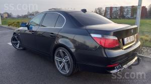 Melns BMW 520 2004 Jelgava, ar dzinēja tilpumu 2.20 L un nobraukumu 321 tūkst. km par 3500 €, foto  vietnē AUTOMOTO.COM.LV