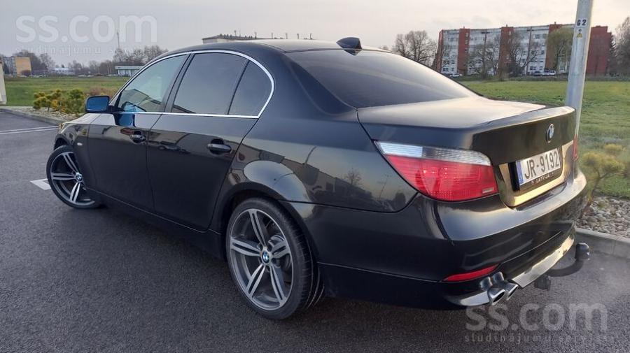 Melns BMW 520 2004 Jelgava, ar dzinēja tilpumu 2.20 L un nobraukumu 321 tūkst. km par 3500 €, foto 1 vietnē AUTOMOTO.COM.LV