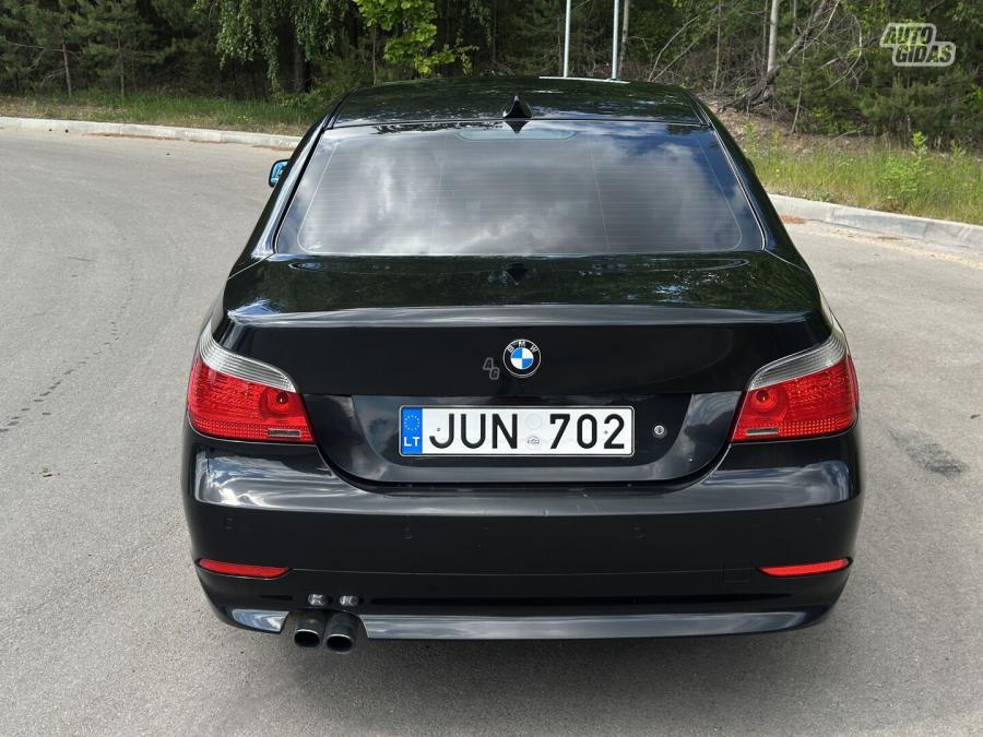 Black BMW 520 2004 in Jurbarkas, with an engine capacity of 2.20 L and mileage of 243 thousand km for 2600 €, photo 5 on AUTOMOTO.COM.LV
