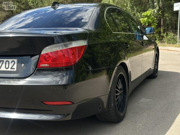 Black BMW 520 2004 in Jurbarkas, with an engine capacity of 2.20 L and mileage of 243 thousand km for 2600 €, photo 5 on AUTOMOTO.COM.LV